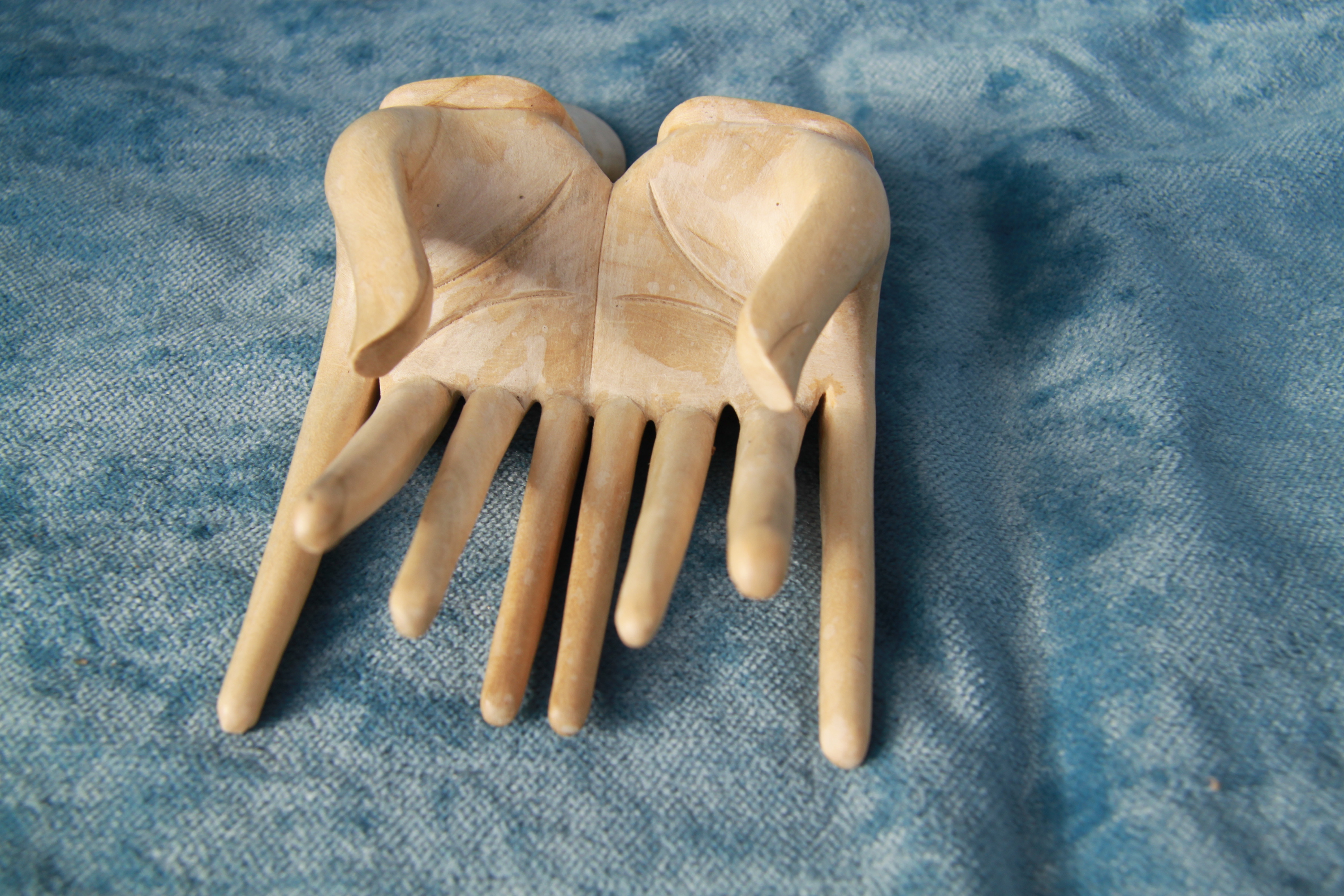 Gebende Hände aus Holz | online kaufen